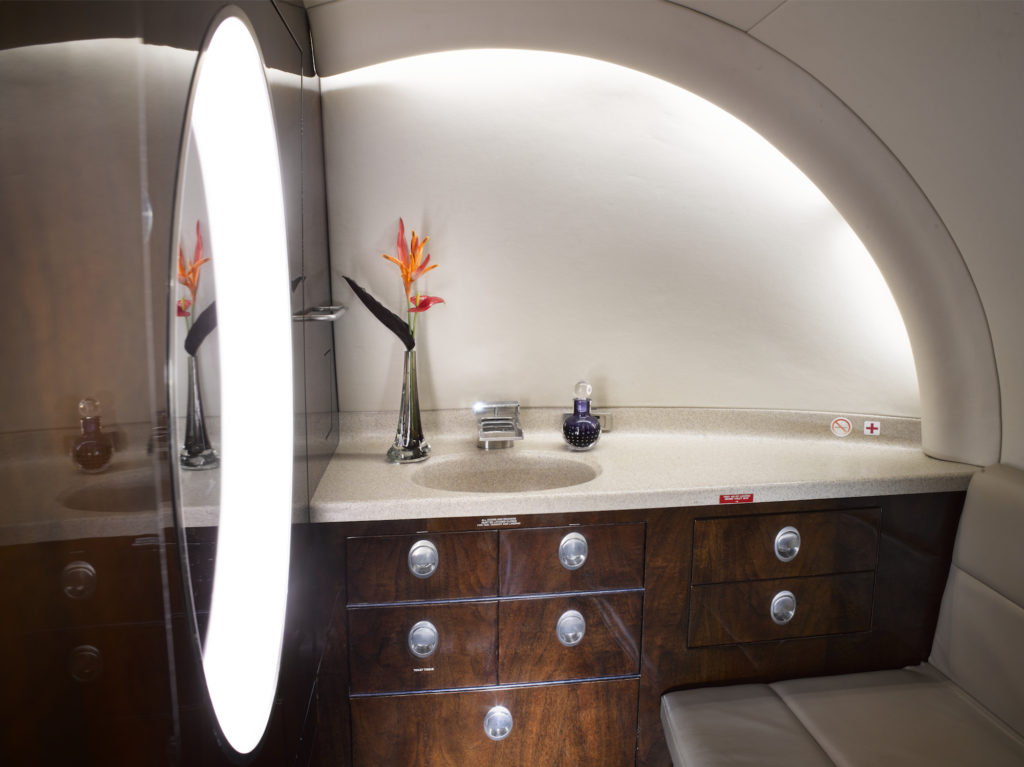 Hawker 900XP Private Jet | Interior, Speed, Range | PRIVAIRA